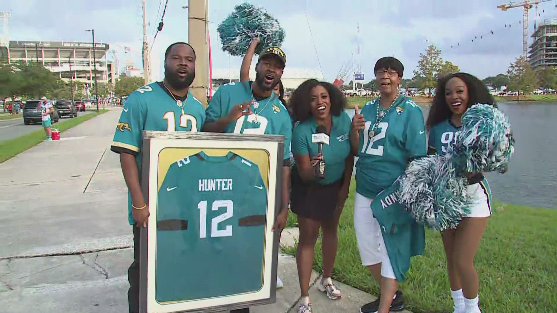 Waycross woman receives signed jersey from Travis Hunter after chance ...