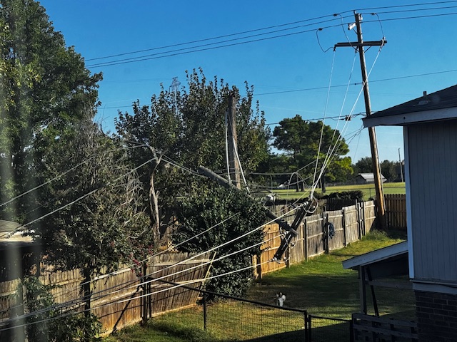 Snapped power pole causes metro outage; neighbors say they warned this ...