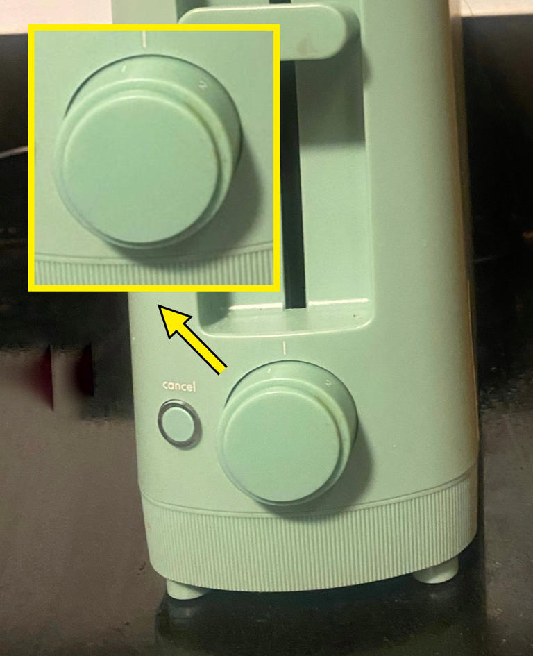 This $25 Amazon Toaster Is A Space Saver In My Small Kitchen — Here's Why