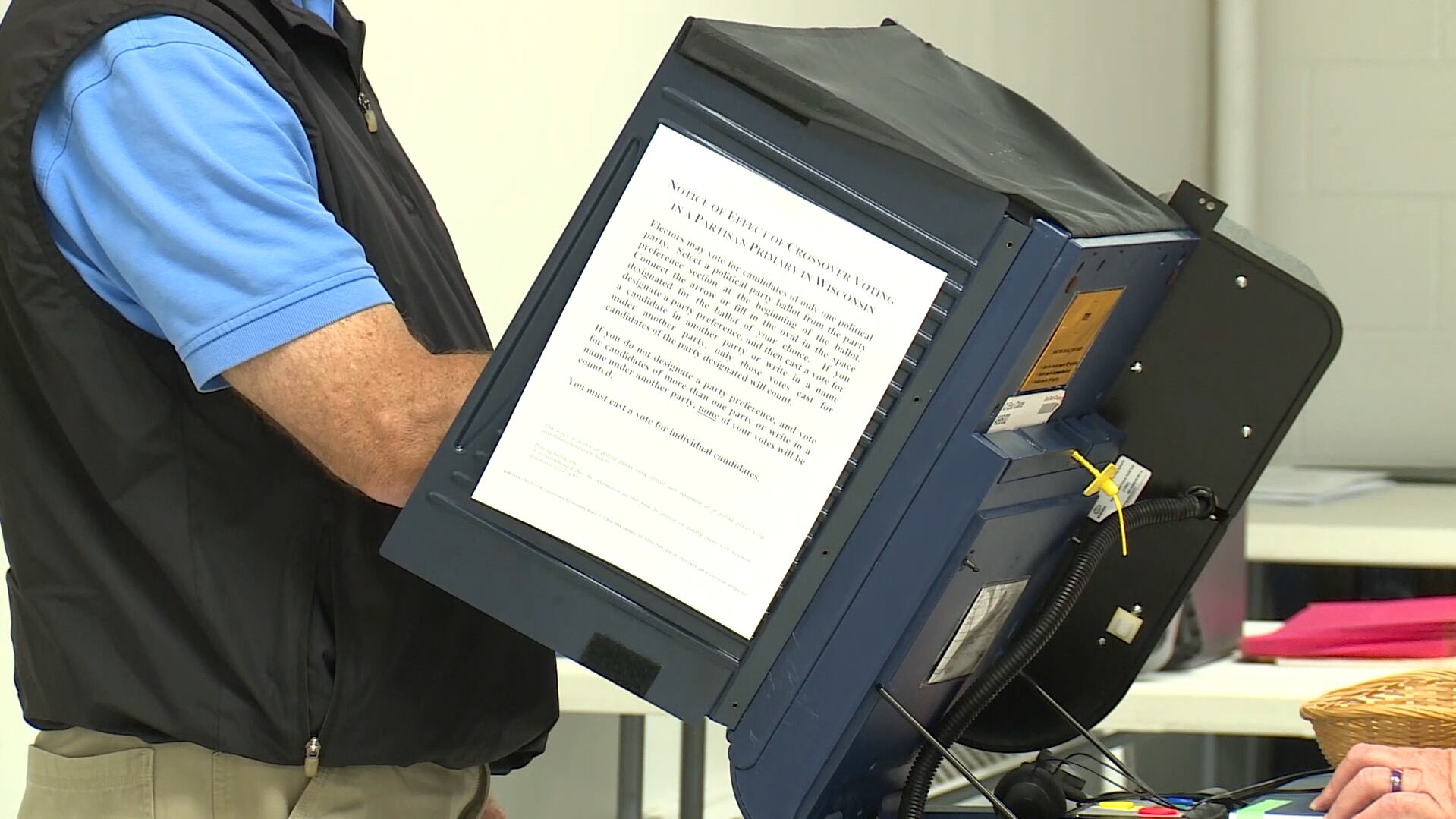 New poll offers first look at Wisconsin Governor Race