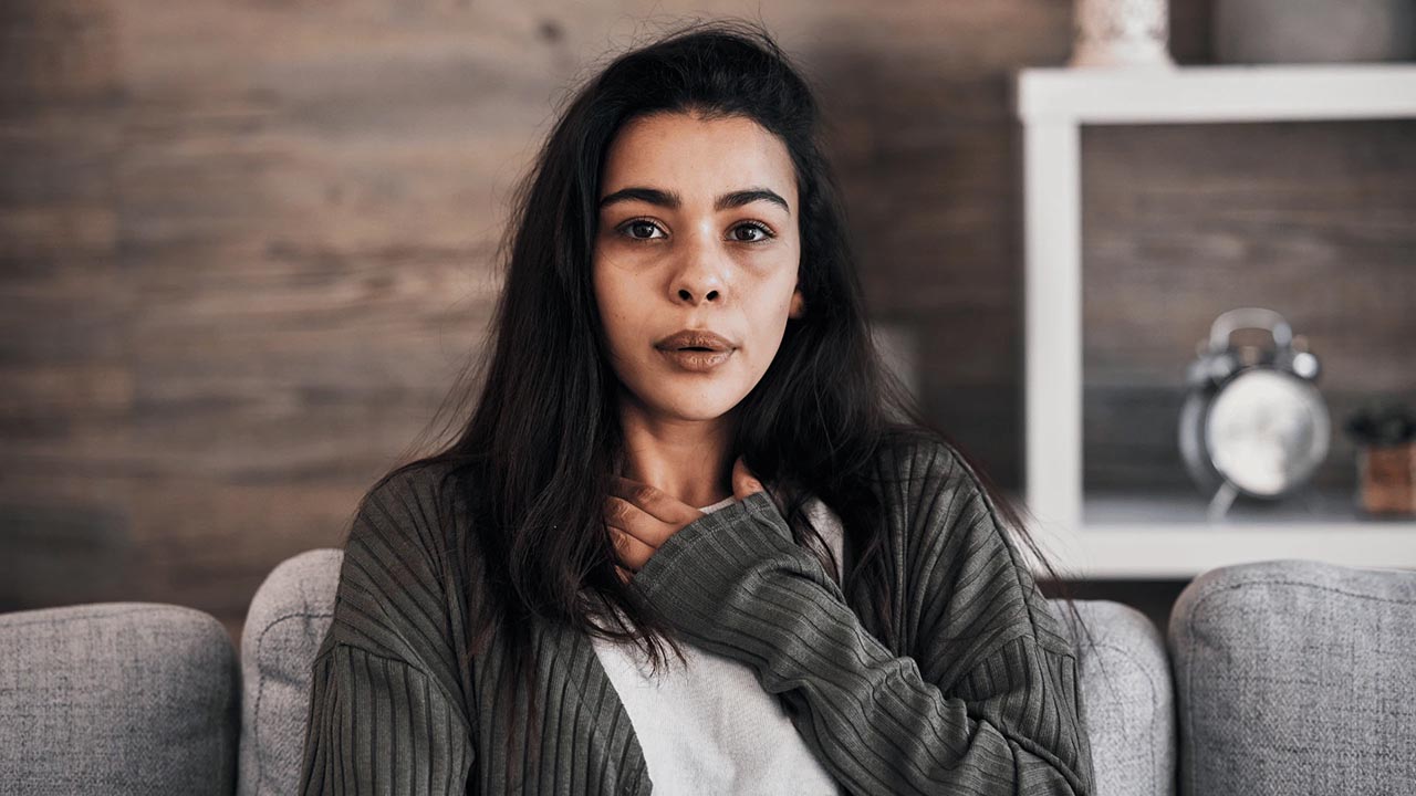 Very Lonely People All Share These 6 Common Traits