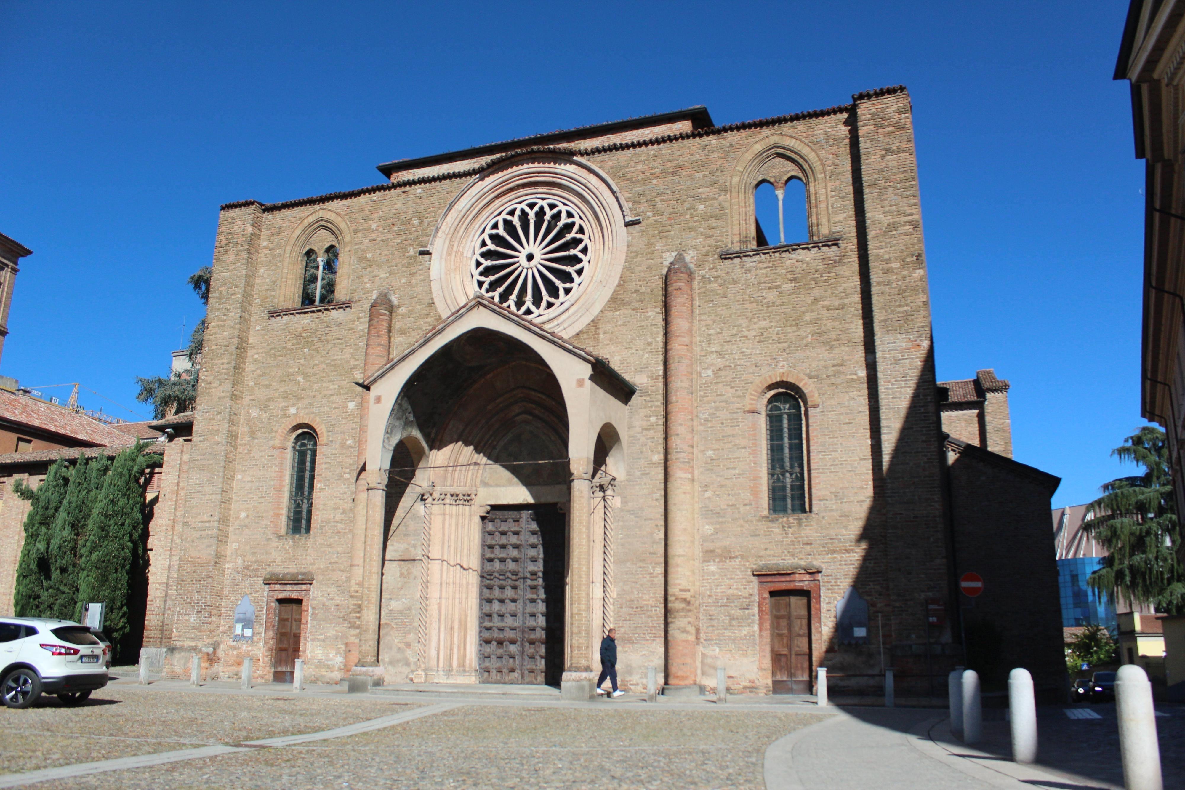 Distrugge la statua di San Francesco a Lodi e terrorizza i fedeli ...