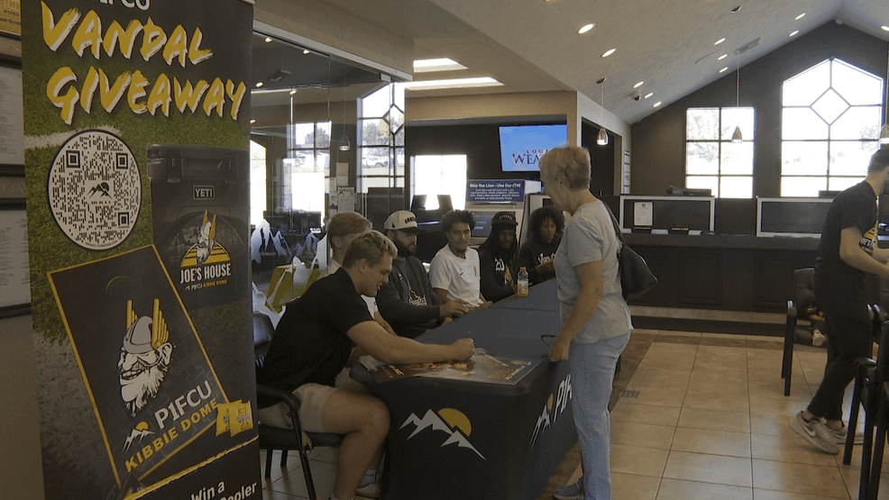 Vandals football players connect with LC Valley fans during P1FCU ...