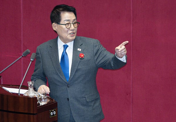 Park Ji-won Criticizes Woo Sang-ho's Public Discord