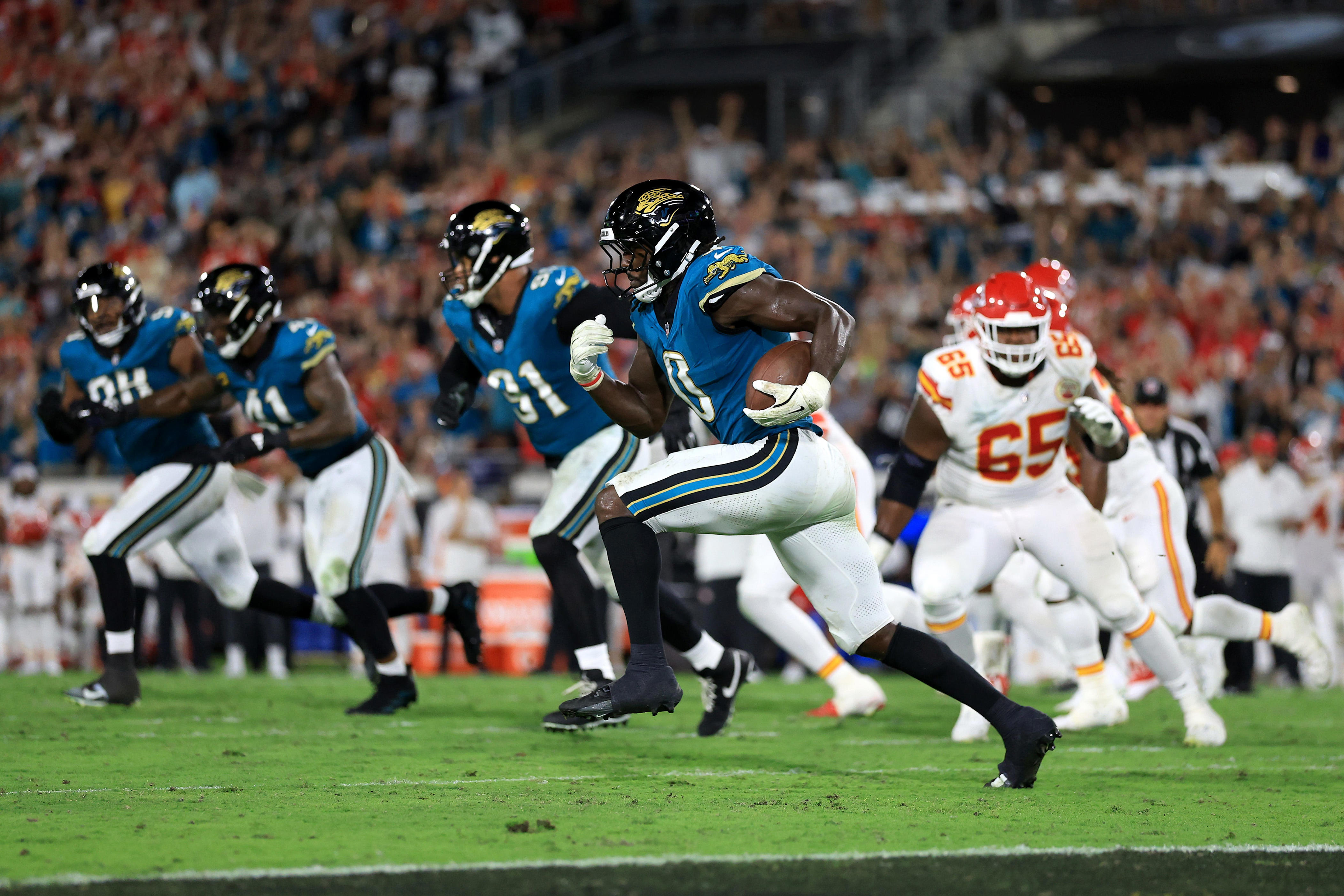 WATCH: Jaguars' Devin Lloyd returns interception for touchdown vs. Chiefs