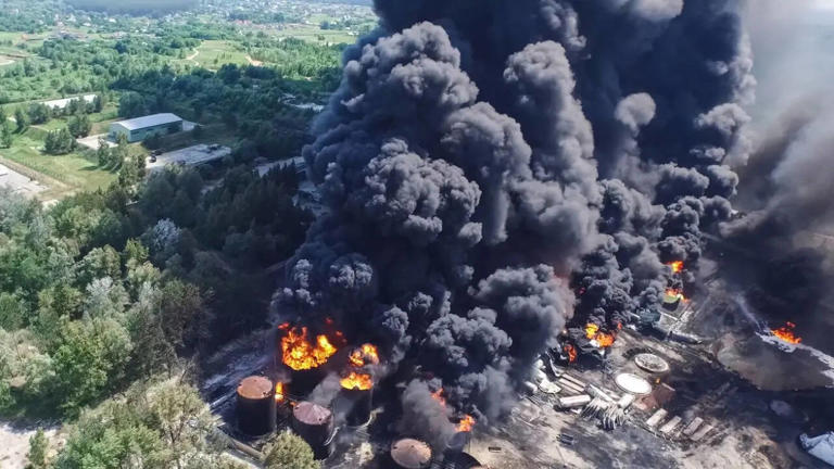 ONEOK Fire: Massive Explosion Rocks Mont Belvieu Oil Refinery Plant, 3 ...