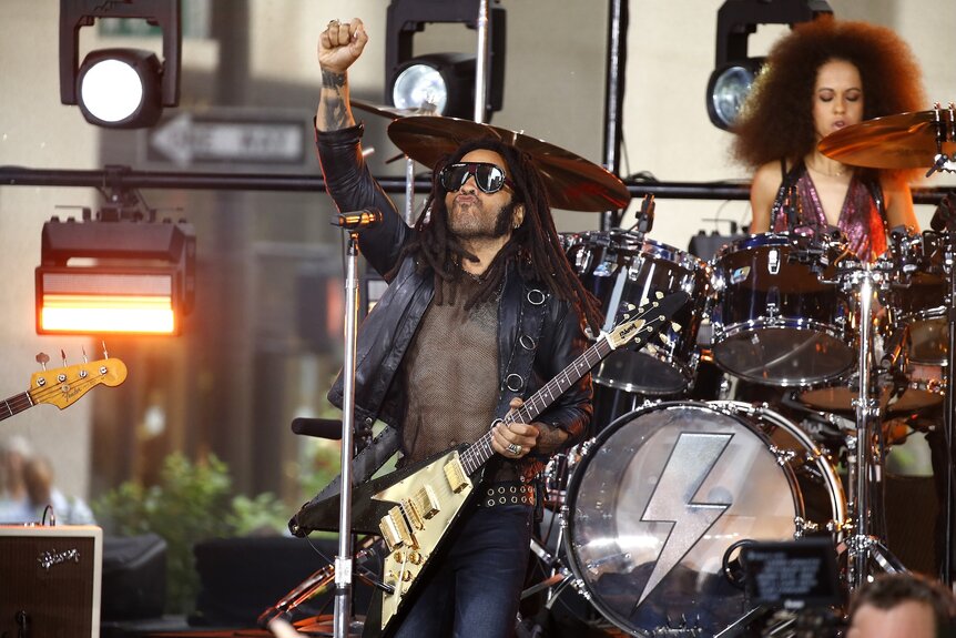 Lenny Kravitz stars in NBA on NBC’s Sunday Night Basketball show open ...