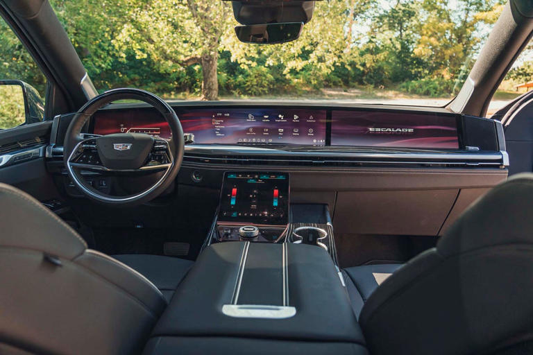 2025 Cadillac Escalade Tested: The Hip-Hop Star Adapts to a Supporting Role
