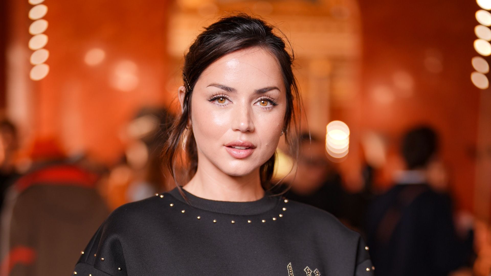 Ana de Armas enjoys Paris with friends; will she meet up with Tom ...