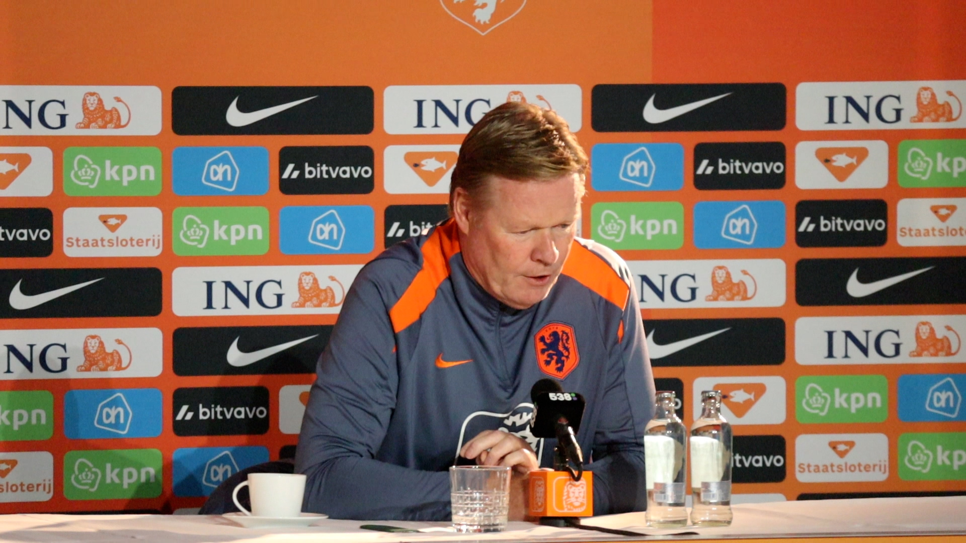 Koeman gaat potentiële Oranje-spitsen langs: 'Hij speelt in ons ...