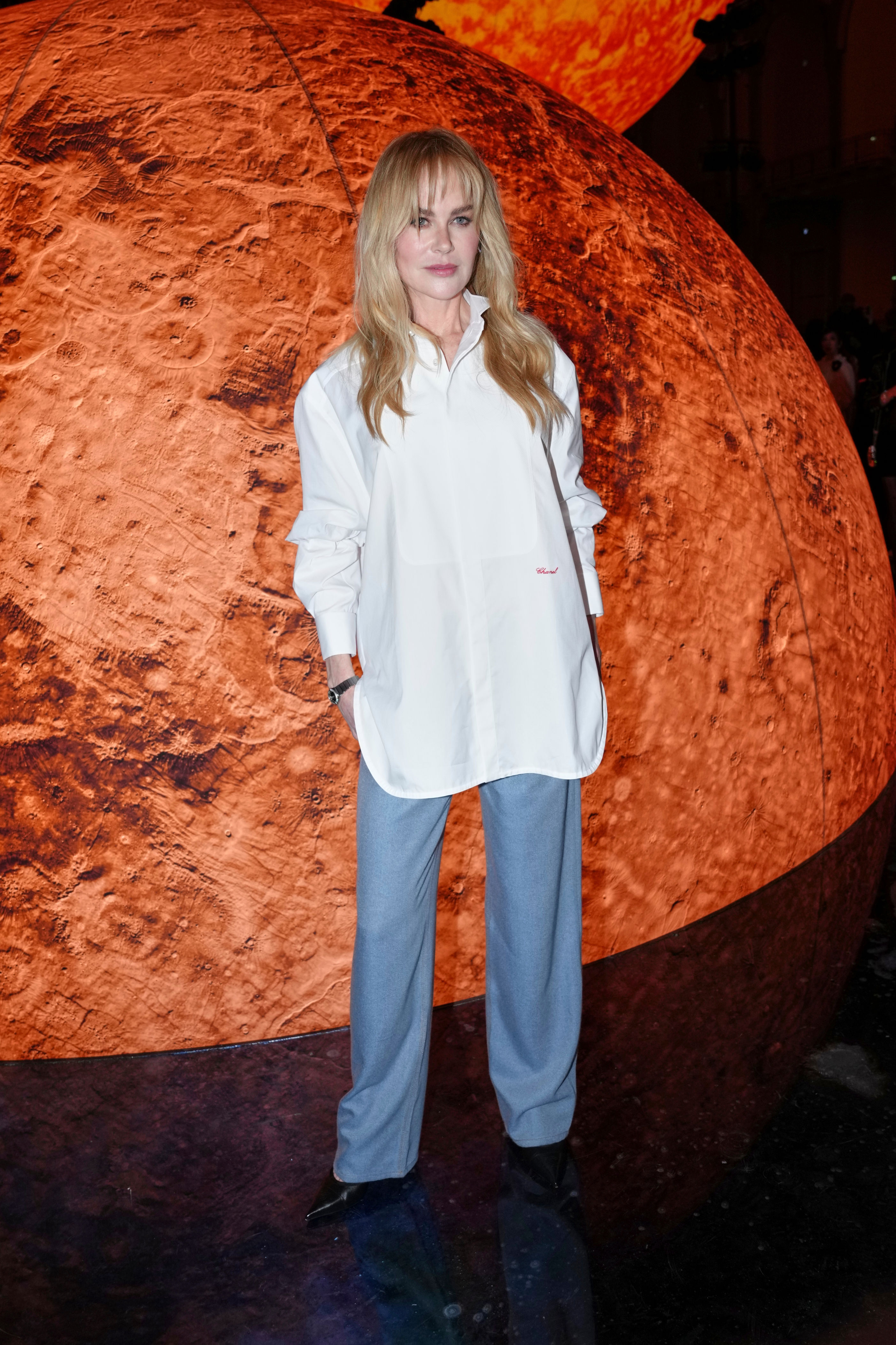 Nicole Kidman debuts breakup bangs and coordinates with daughters ...