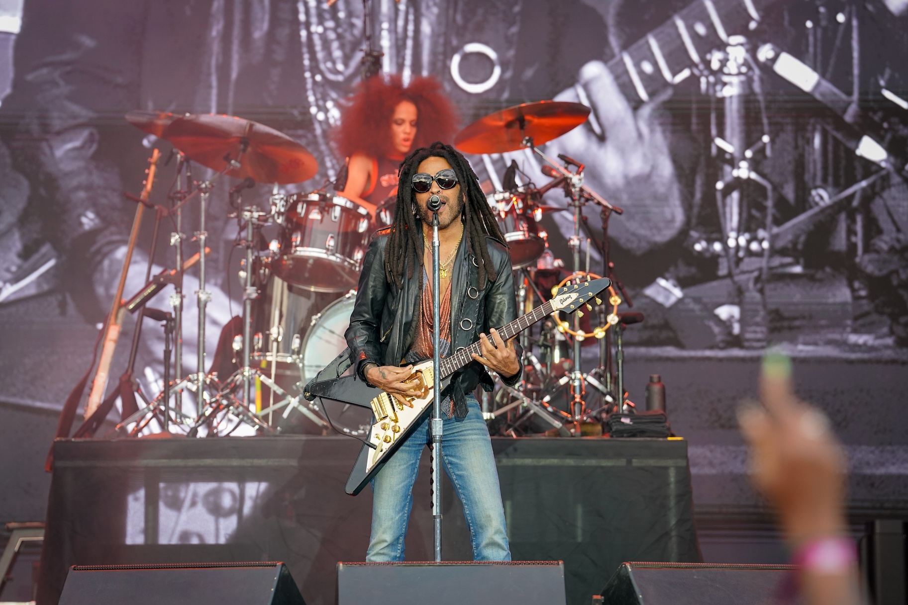 Lenny Kravitz stars in NBA on NBC’s Sunday Night Basketball show open ...