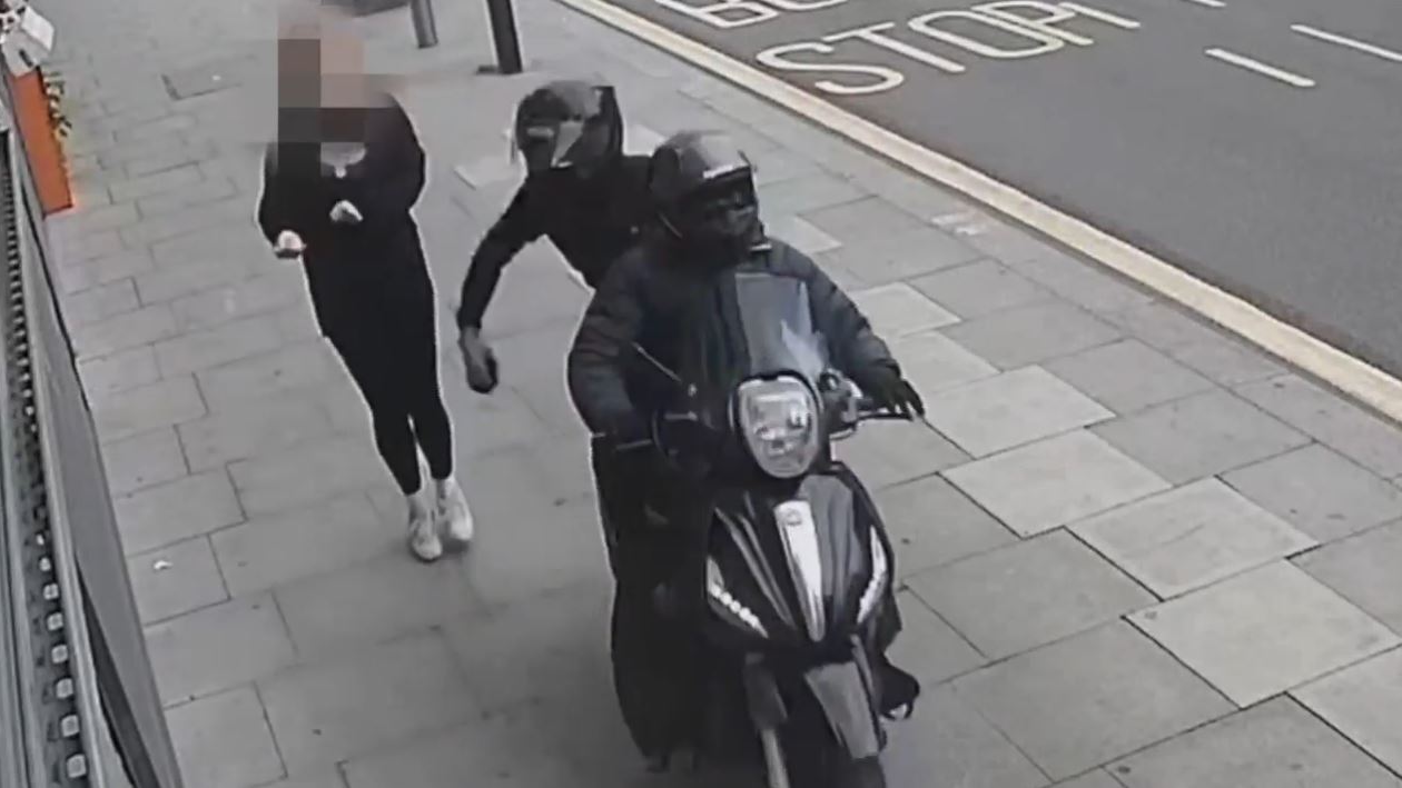 One iPhone led police to gang suspected of sending up to 40,000 stolen ...
