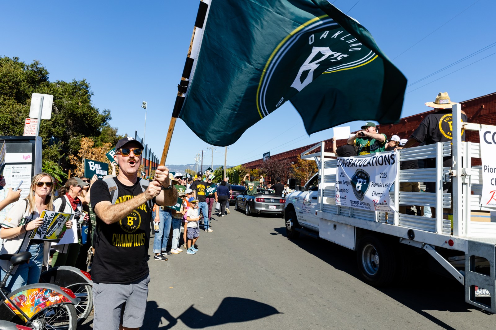 Ballers celebrate championship with West Oakland parade