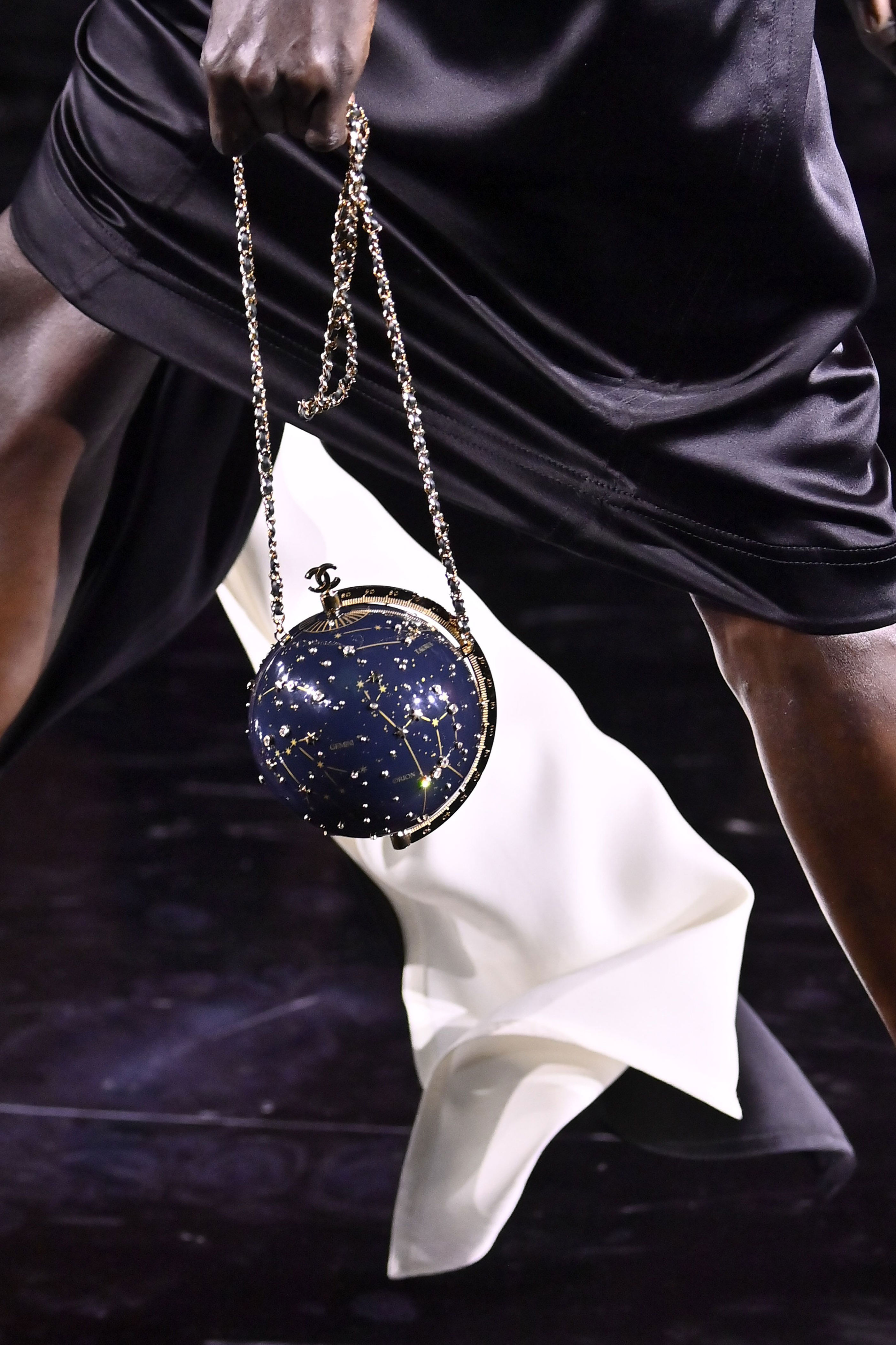 Ces 21 sacs Chanel vus au premier défilé de Matthieu Blazy seront les ...