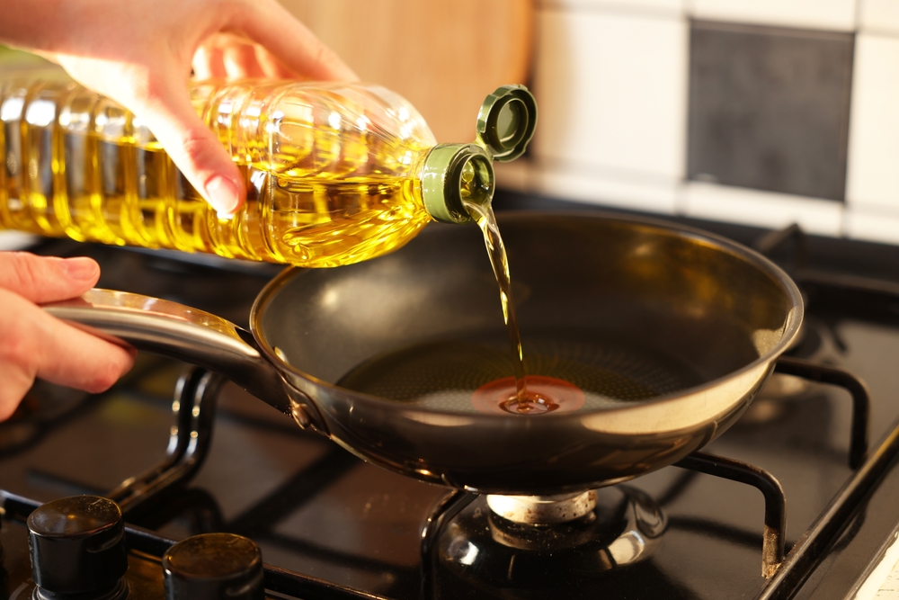 7 Signs Your Cooking Oil Has Gone Bad
