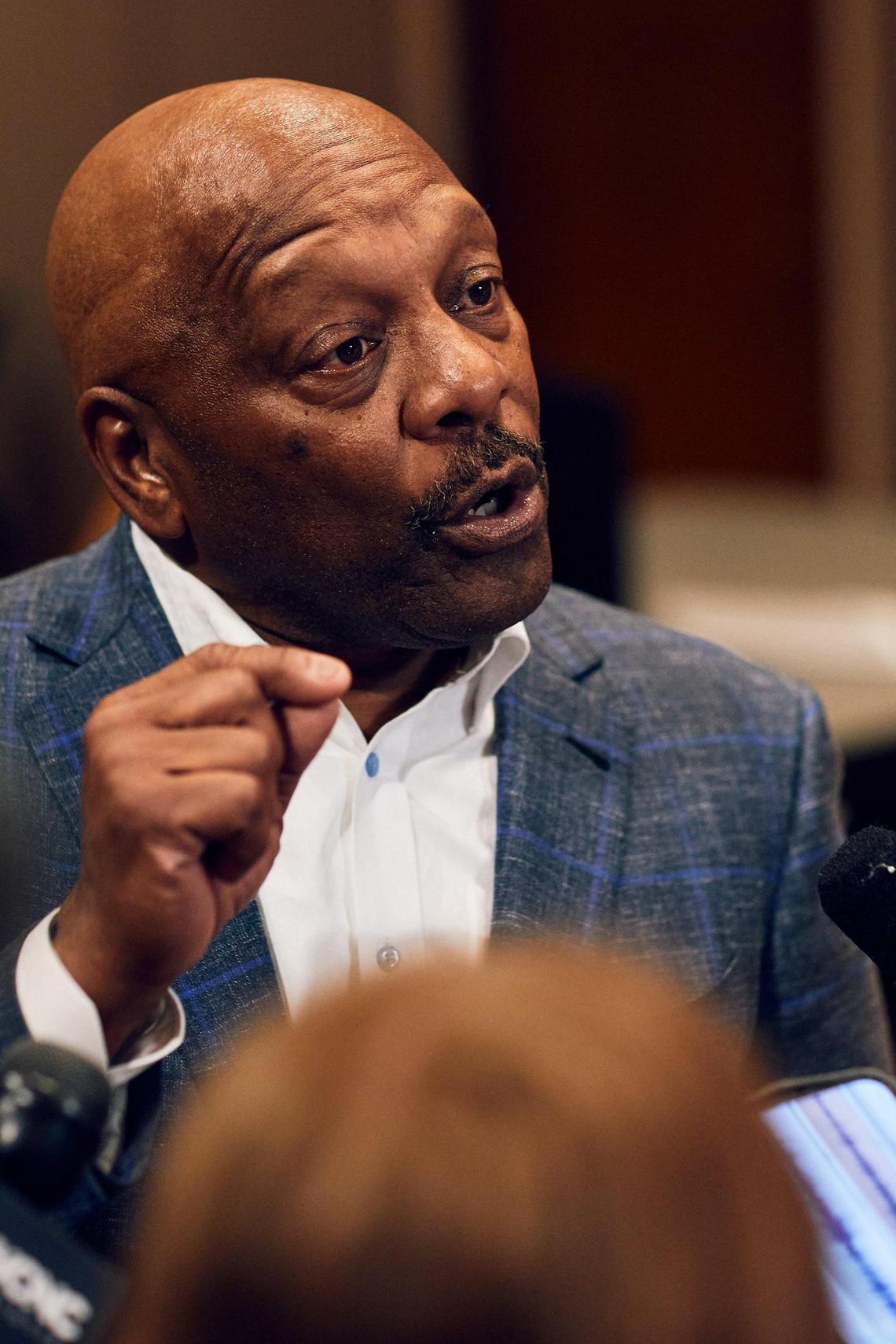 Charlotte council to pay $56,000 to outgoing city attorney for 3 days ...