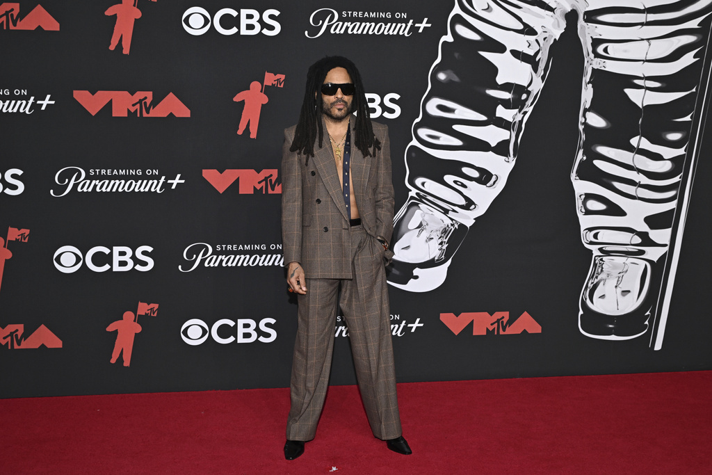 Lenny Kravitz to star in NBC's 'Sunday Night Basketball' opening