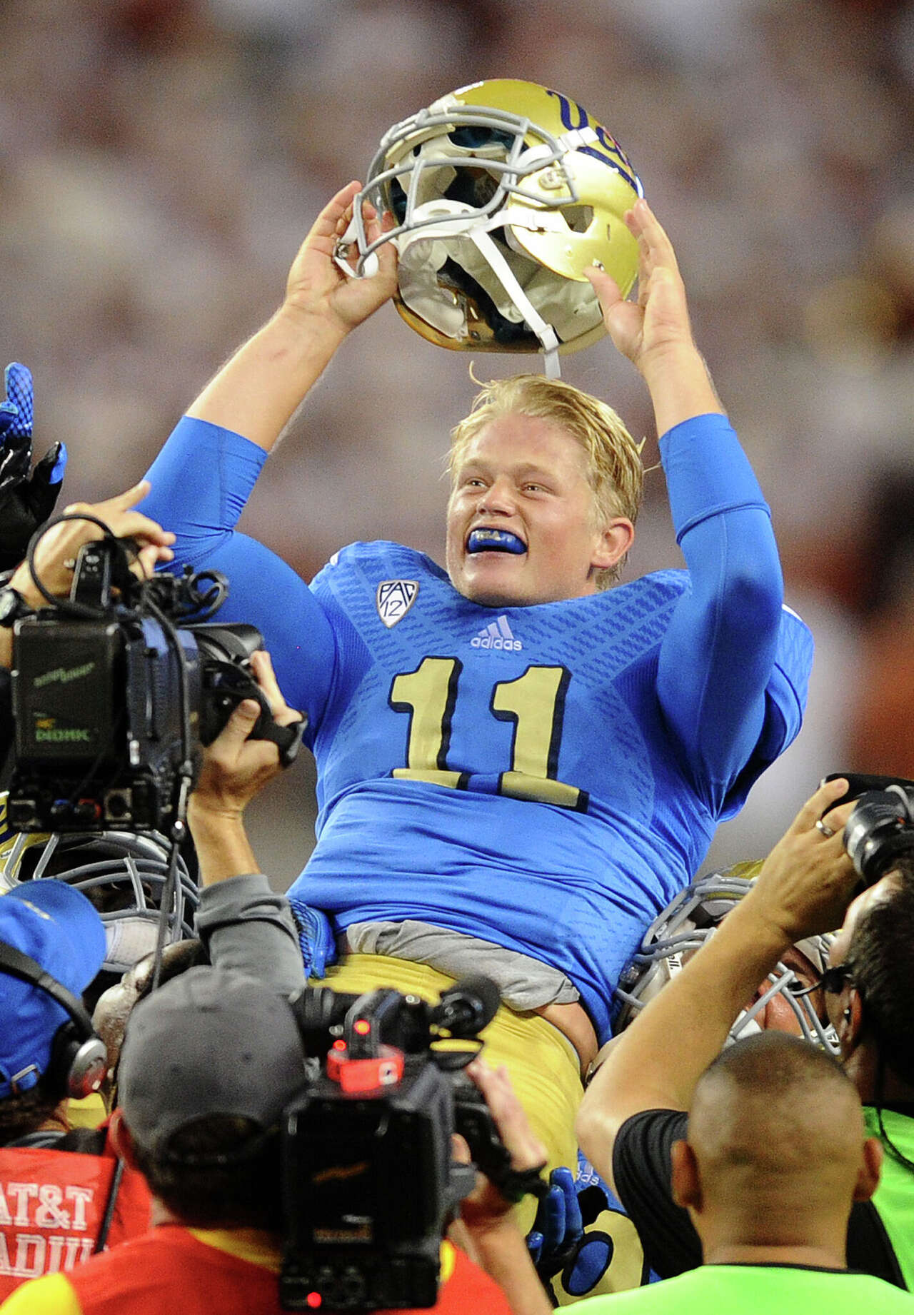 Report: UCLA coaching star Jerry Neuheisel was offered UConn OC job