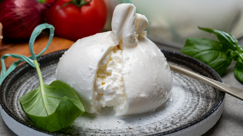 This Is How Burrata Cheese Is Traditionally Served In Italy