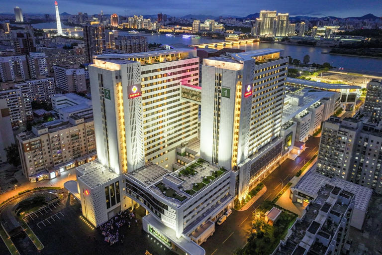 1,000-Bed Pyongyang General Hospital Finally Completed