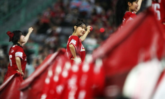 SSG, 인천 붉게 물들인다… 준플레이오프 승리 기원