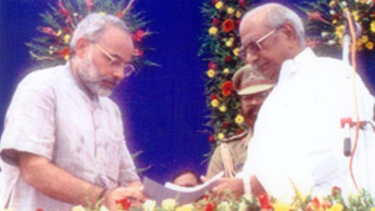 PM Modi Marks 25 Years As Head Of Govt, Shares Photo From First Oath ...