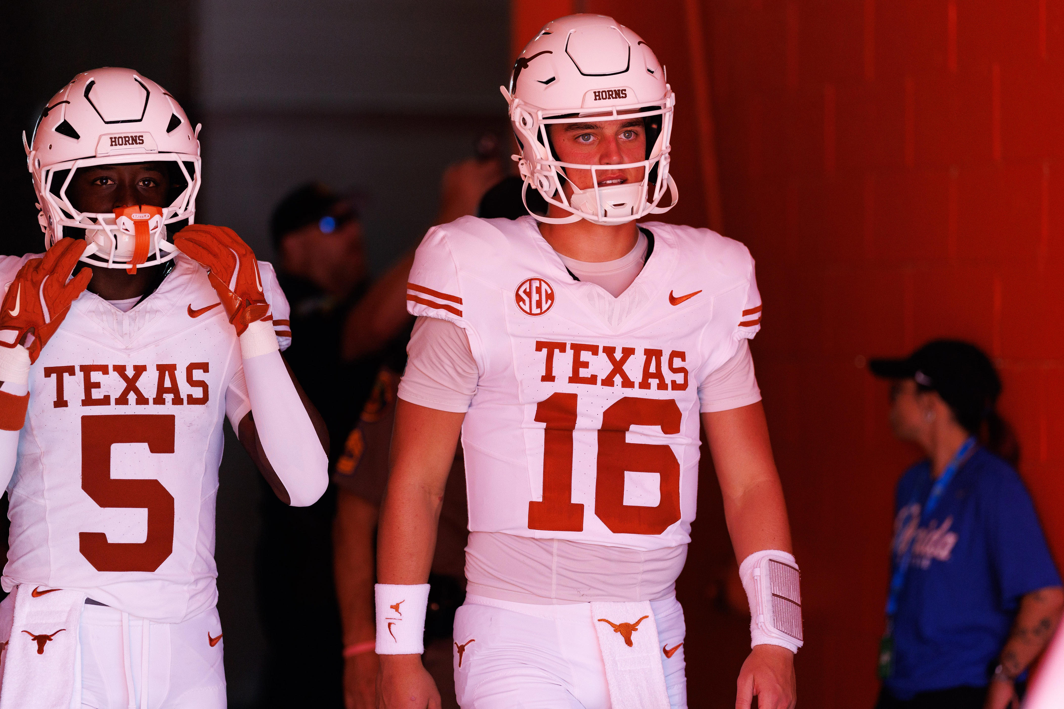 Oklahoma vs Texas picks, predictions, odds for who wins college ...