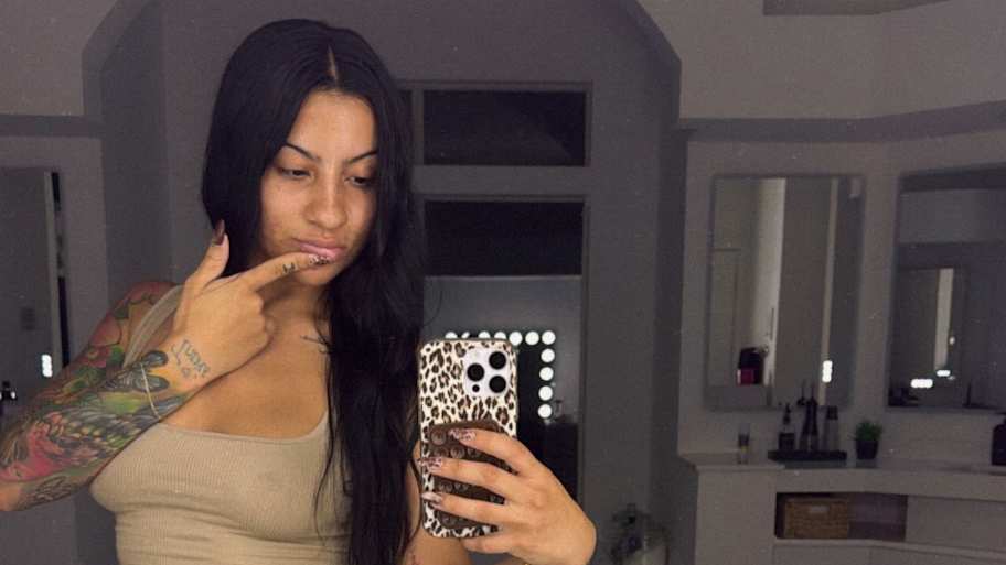 Travis Hunter's wife Leanna posts odd selfie after Jaguars' dramatic ...