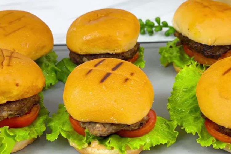 Mudah Dibuat! Resep Burger Homemade Enak Banget dengan Bahan Sederhana