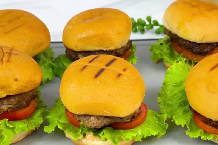 Mudah Dibuat! Resep Burger Homemade Enak Banget dengan Bahan Sederhana