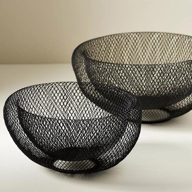 I didn’t see it coming, but Jennifer Aniston’s dark kitchen color ...