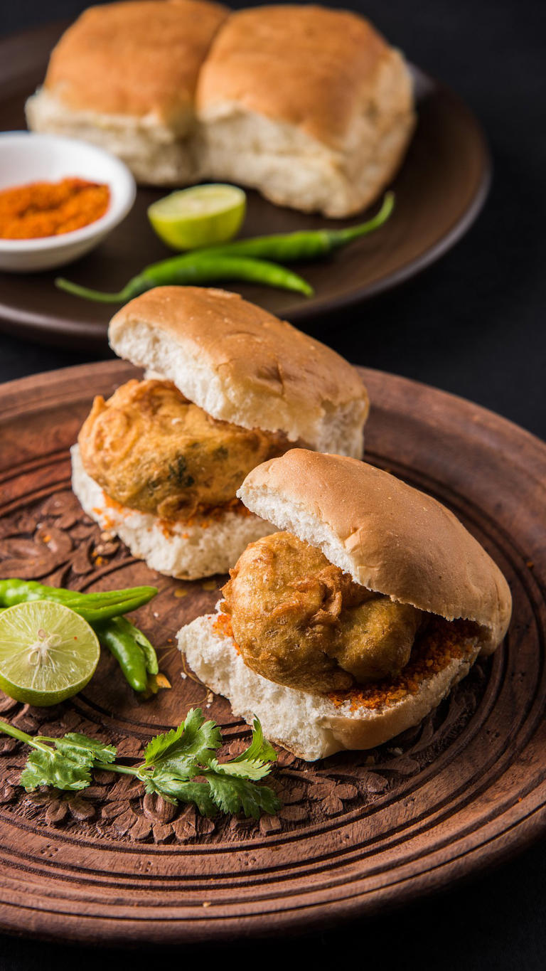 Shilpa Shetty Enjoys Mumbai's Classic Vada Pav: Check Out Popular ...