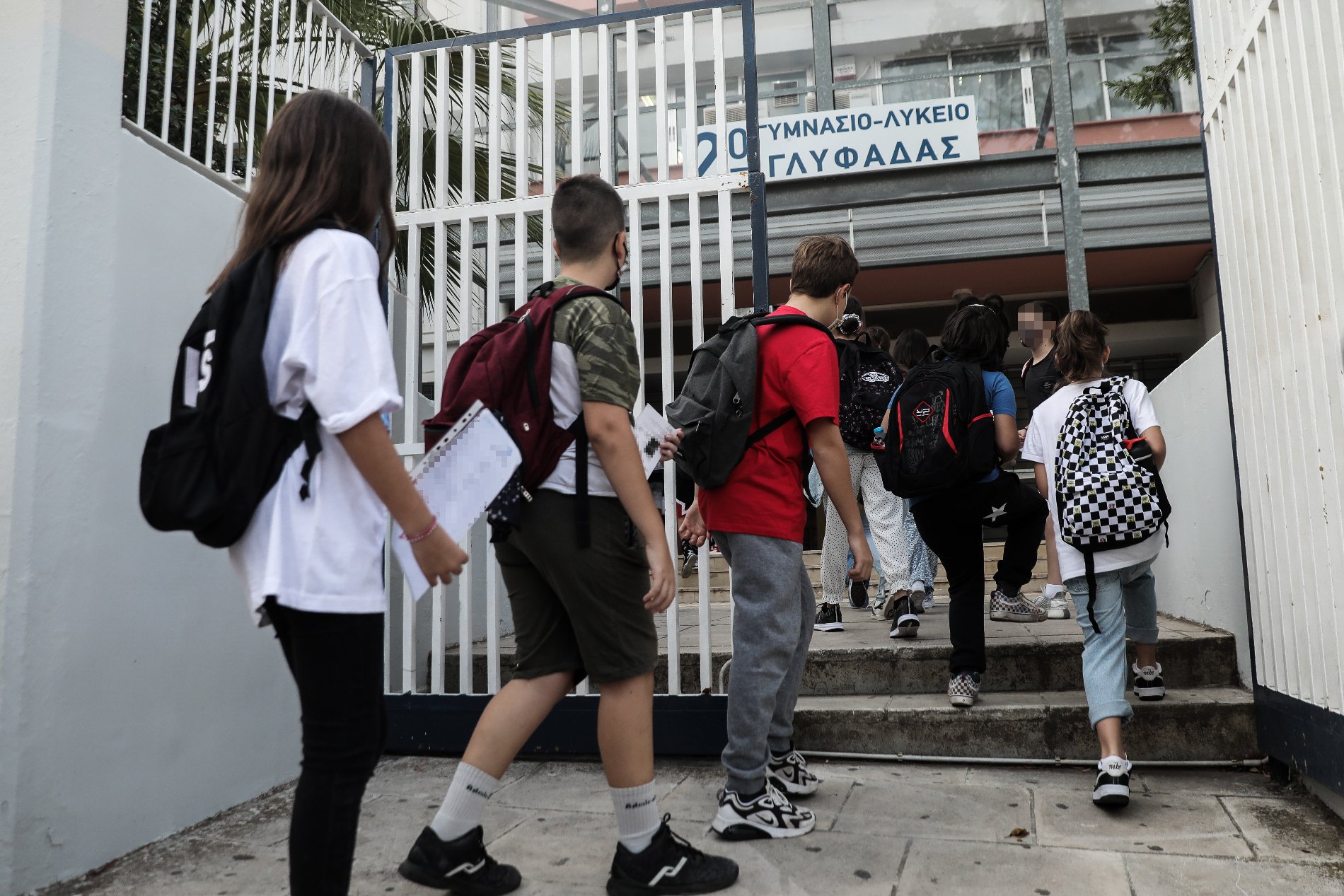 Σοκαριστικό βίντεο με ξυλοδαρμό 14χρονου στο Μαρούσι – Συνελήφθησαν ...