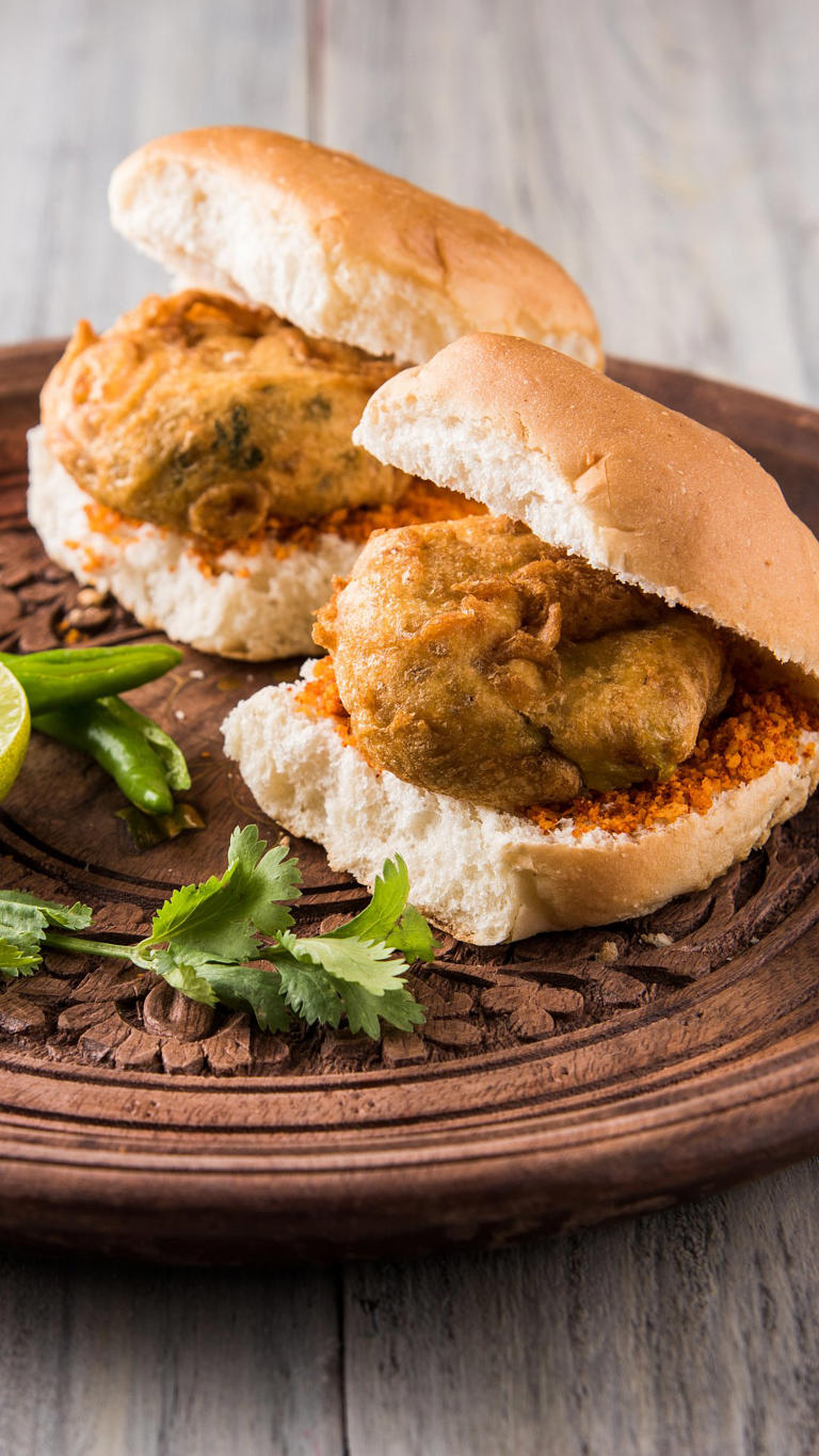 Shilpa Shetty Enjoys Mumbai's Classic Vada Pav: Check Out Popular ...