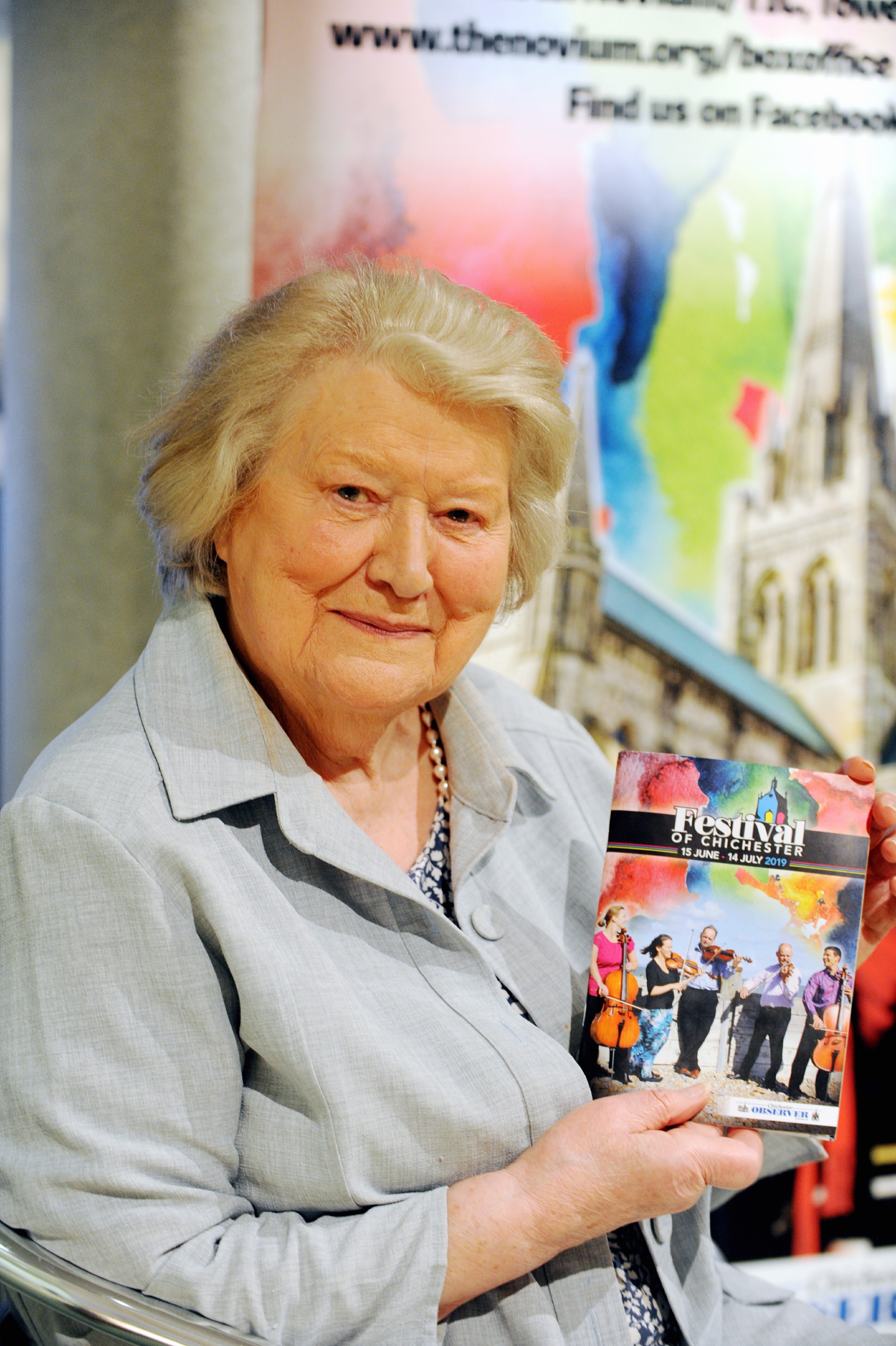 Theatres across country to dim lights in memory of Dame Patricia Routledge