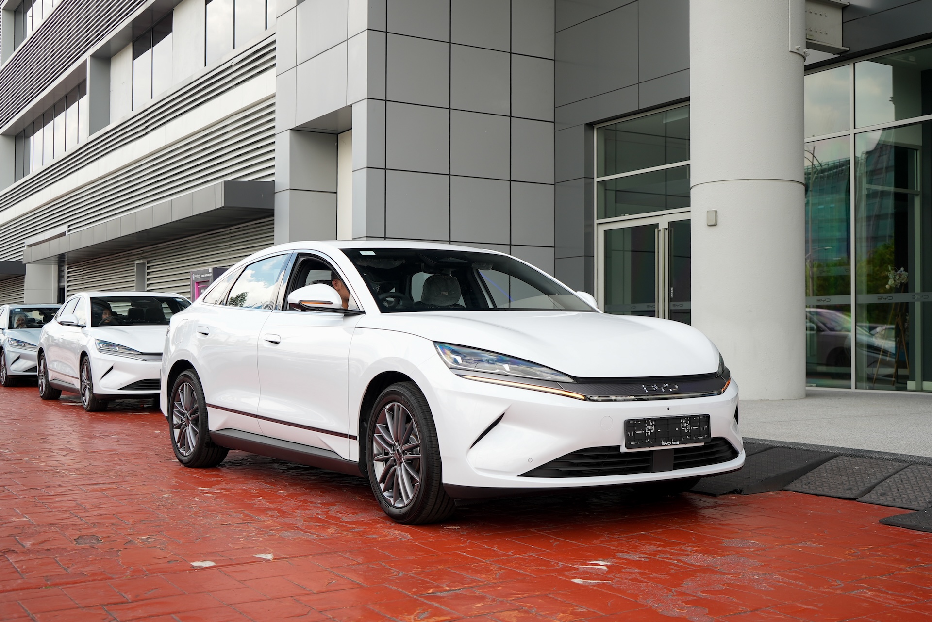 MITI officially sets RM250,000 as the minimum price for CBU EVs in Malaysia