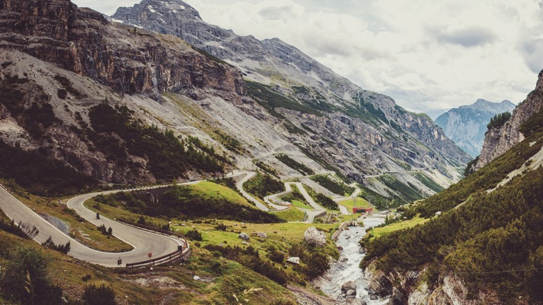 Road Trip Bucket List: 10 Essential Grand Touring Routes Worth The Journey