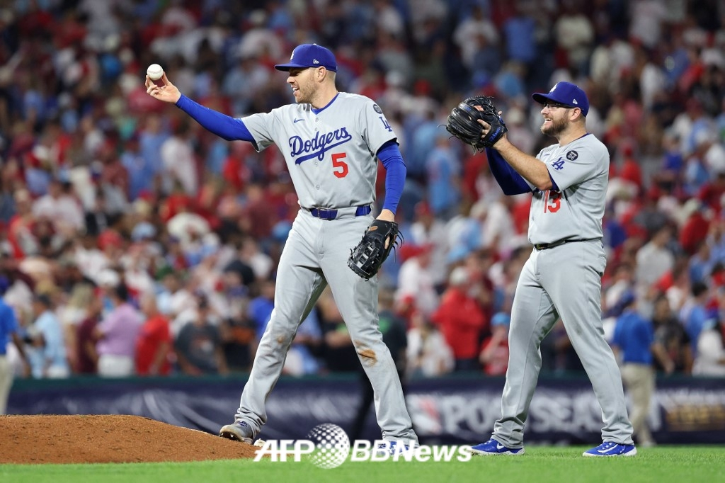 LAD '9회말 포수 사인 완전 무시' 이게 로버츠 구했다! 4-3 대역전패 위기 탈출 'NLCS까지 -1승'