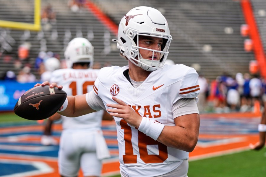 Sarkisian: Manning showed ‘contact courage’ under ‘not ideal conditions’