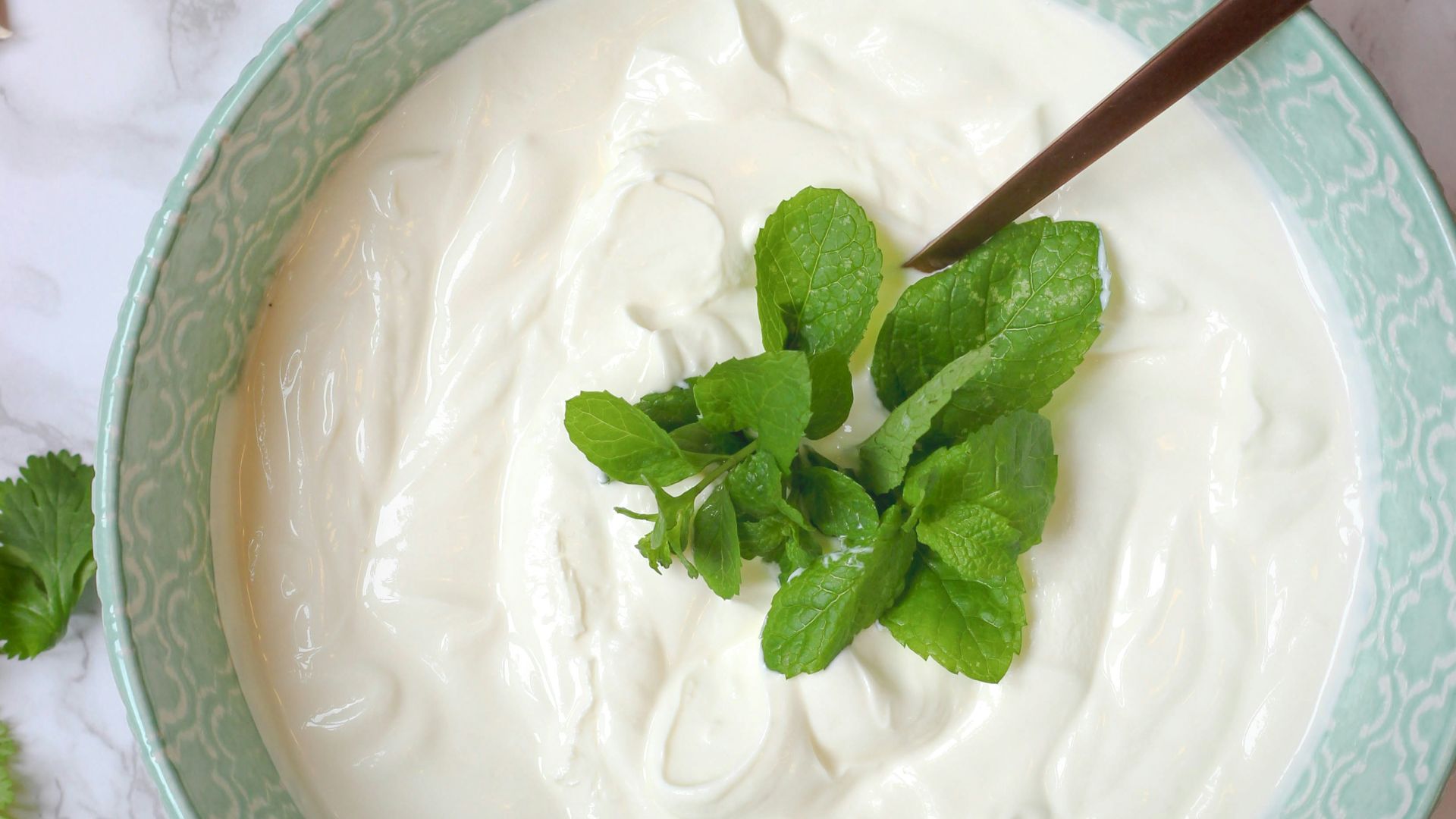 10 avantages du yaourt grec pour la santé et 10 garnitures nutritives ...