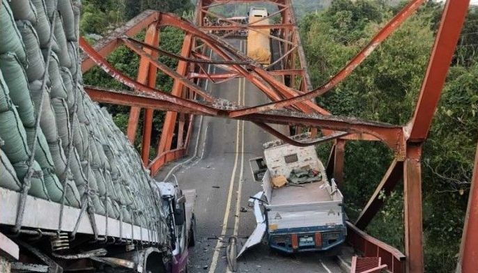 Overloaded trucks may have caused Piggatan bridge collapse, 7 hurt