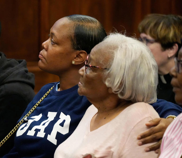 Jazmir Tucker's mother urges Akron leaders to dismiss officer who ...