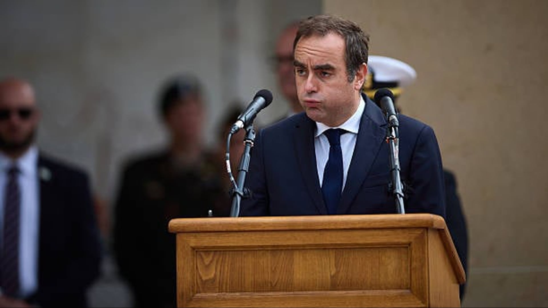 La France En Crise Après La Démission De Lecornu Après La Présentation De Son Cabinet