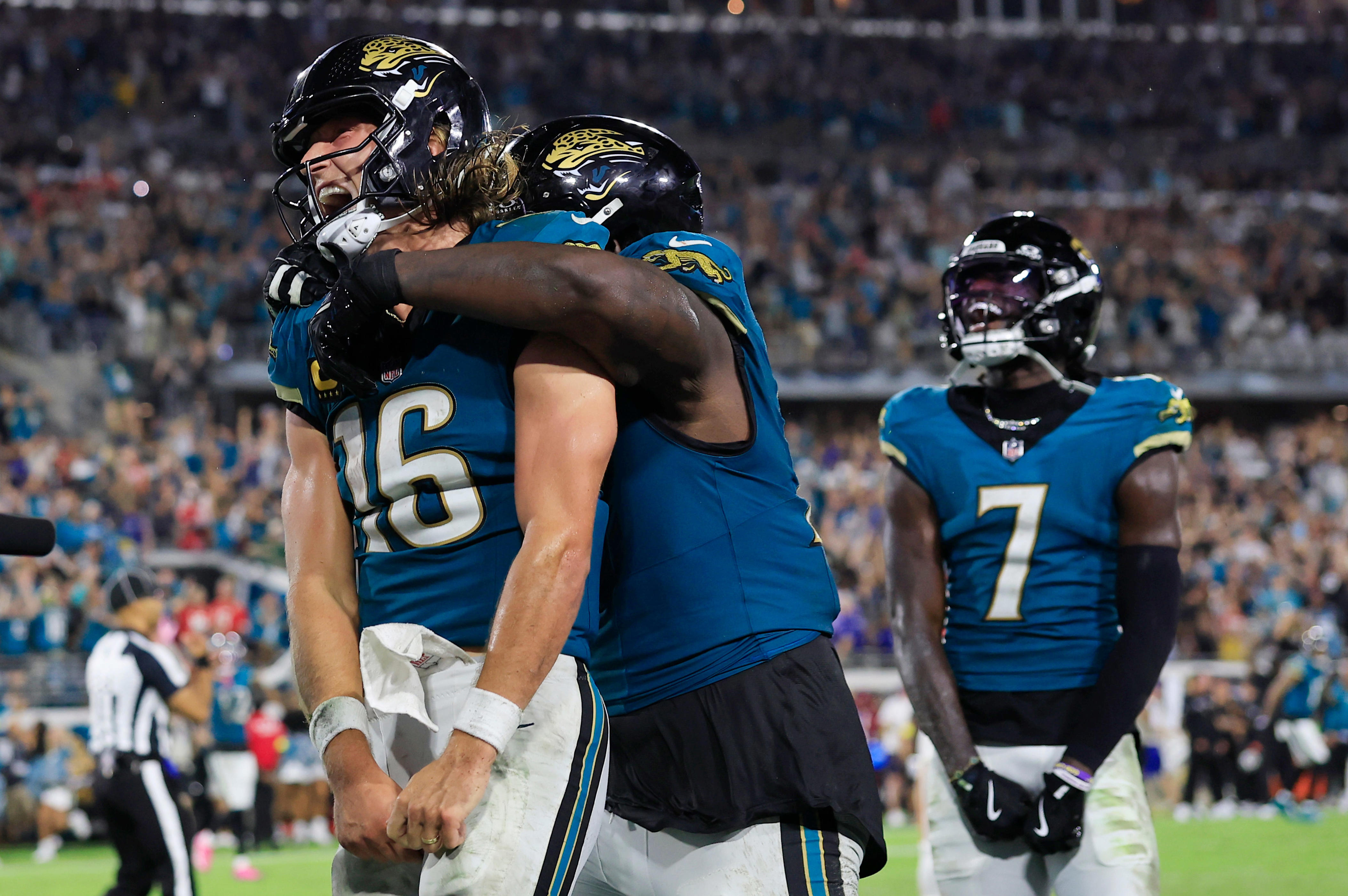 Here's how social media reacted to the Jaguars' last-minute win vs ...