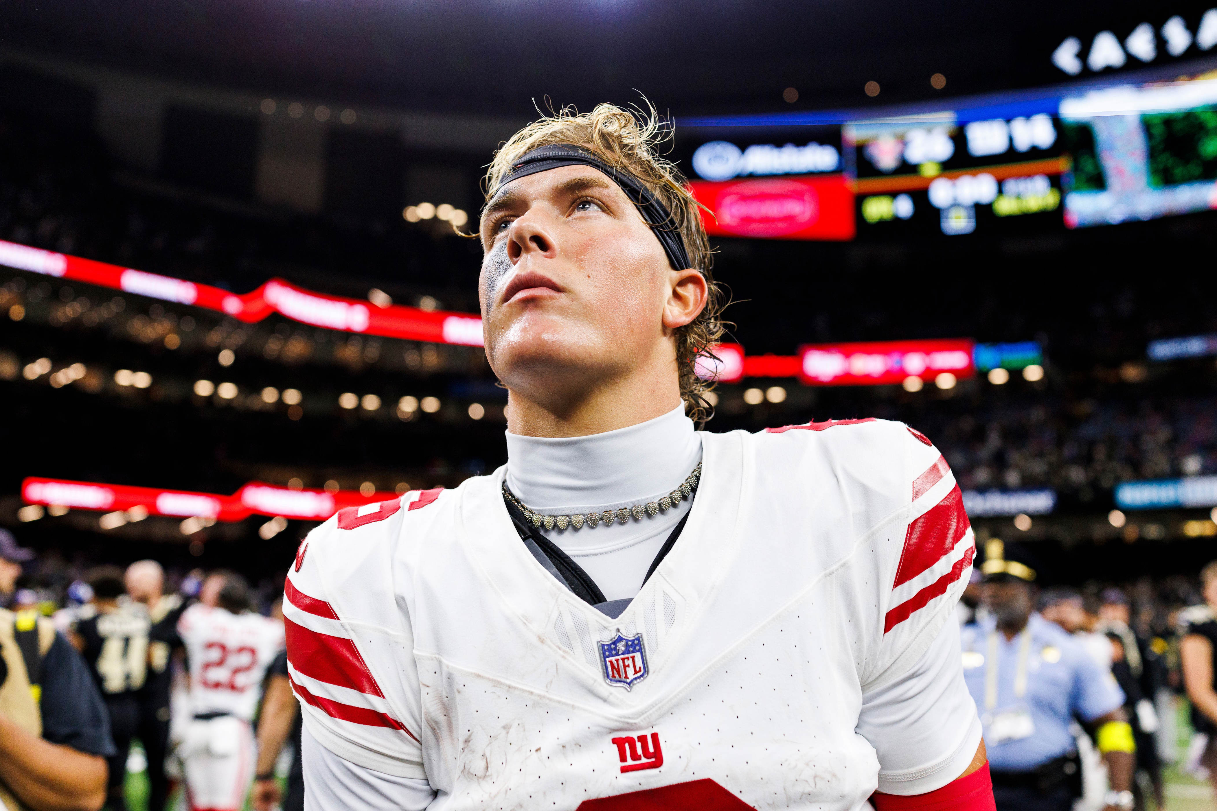 Giants’ Jaxson Dart exits game with apparent concerning injury