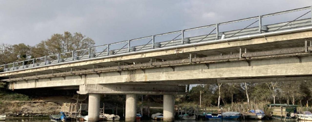 Chiude per lavori il ponte sul Po: "Apre a giugno, stagione a rischio"