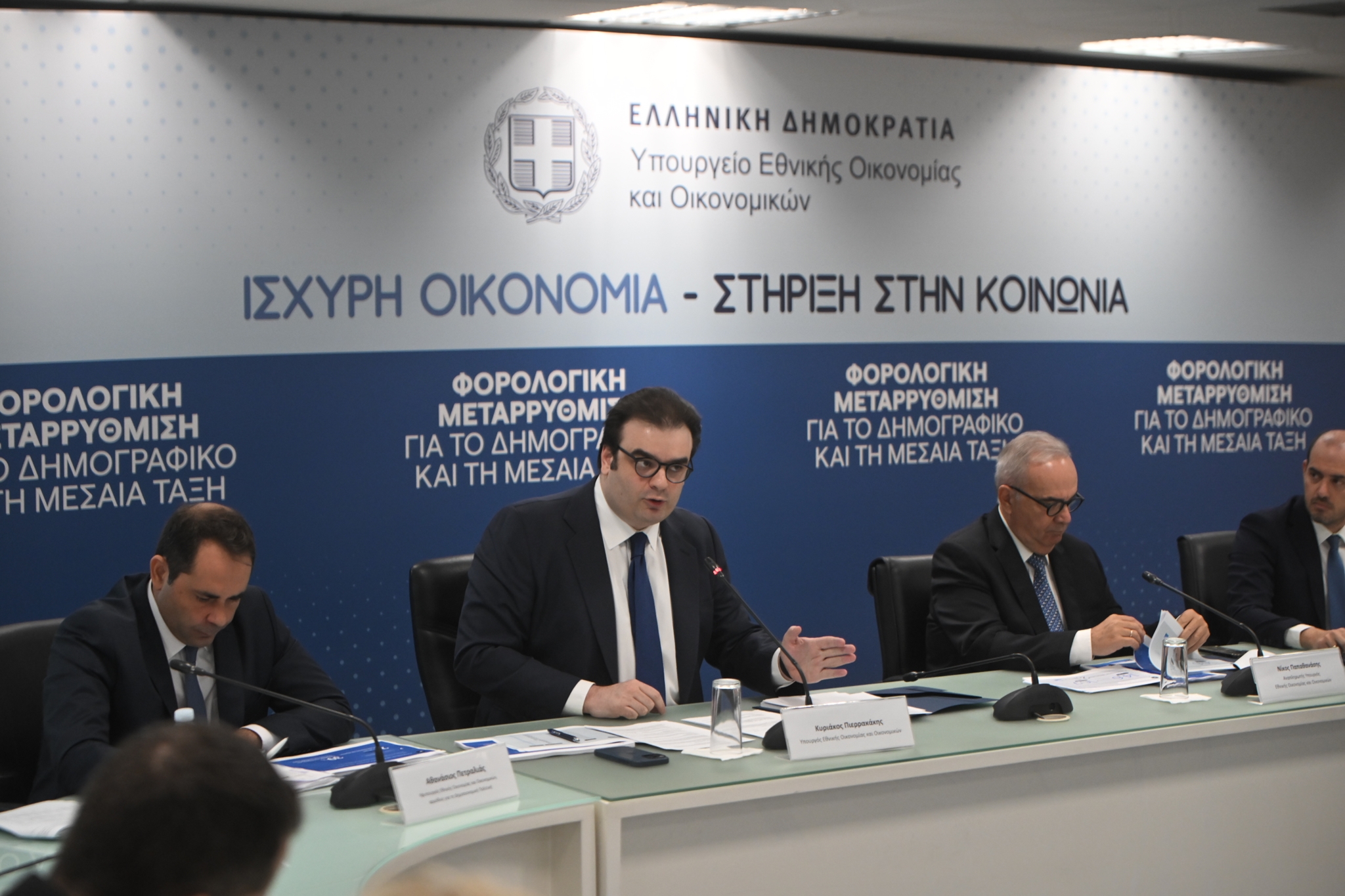 Η δύσκολη αριθμητική για το πακέτο ελαφρύνσεων του 2026