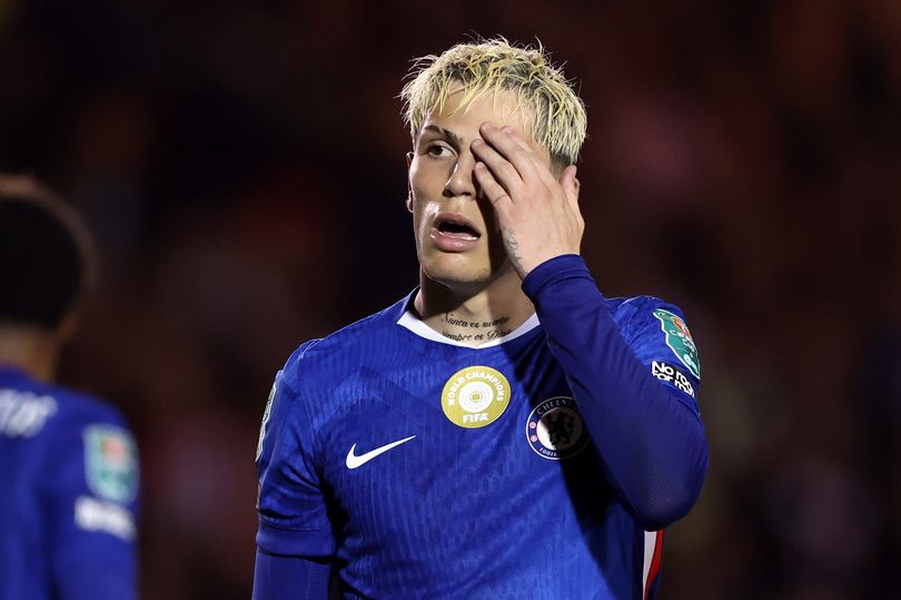 Alejandro Garnacho gets brutal treatment in Chelsea win as Man Utd fans ...