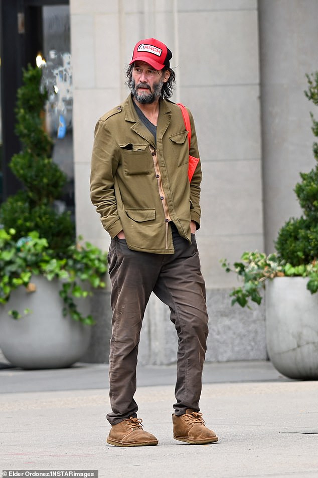 Scruffy Keanu Reeves cuts a lonely figure after being forced to deny ...